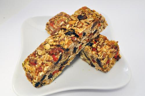 Healthy No-Bake Goji Flax Granola Bar